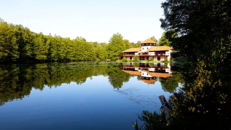 Camping with lake Bruyères - Domaine des Messires