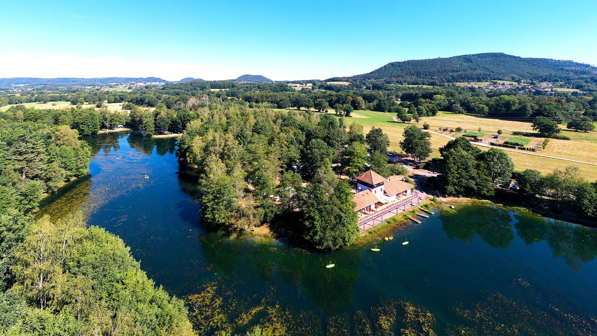 Camping with lake Bruyères - Domaine des Messires